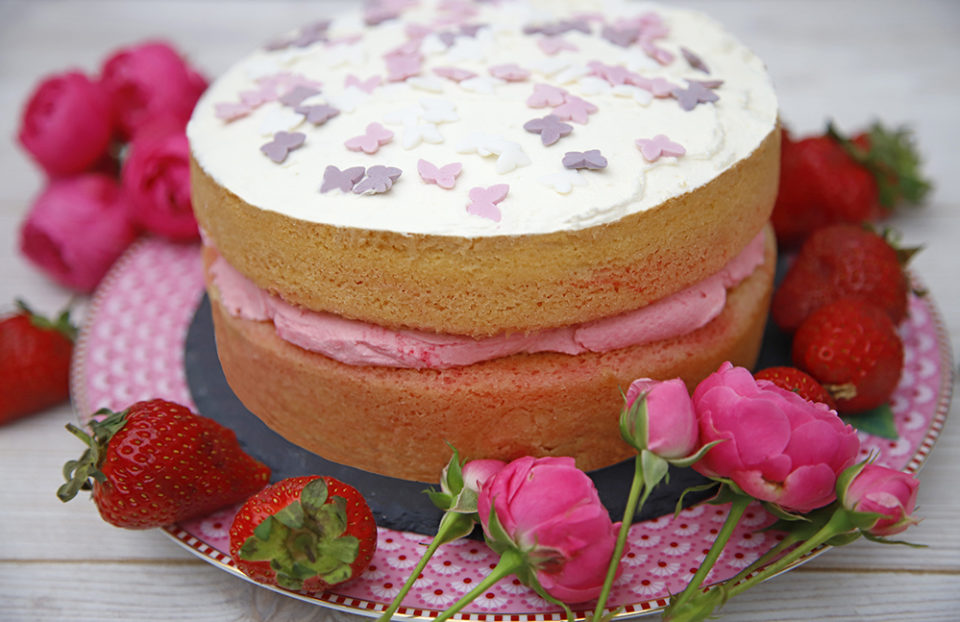 Sponge Club Exclusive - Strawberry Swirl Cake